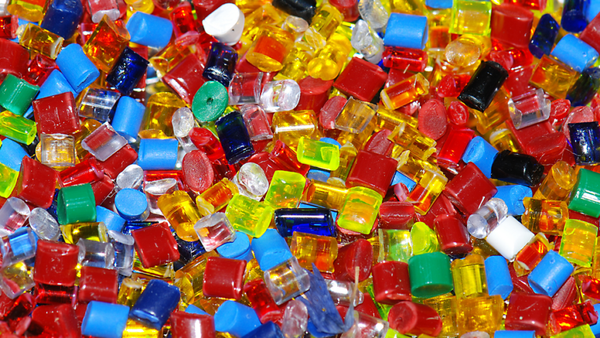 What are Synthetic Materials? - Causeartist